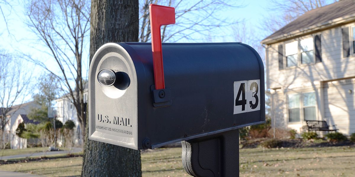 J'ai aidé une femme âgée à poster une lettre « importante » à la poste ...