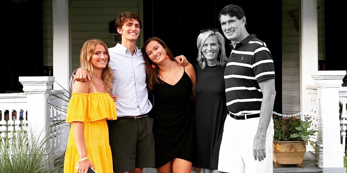 Un agent immobilier et son mari retrouvés morts dans leur maison - Détails