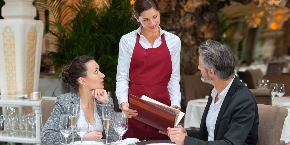 La serveuse flirtait avec mon mari et il s'est laissé faire – Je leur ...